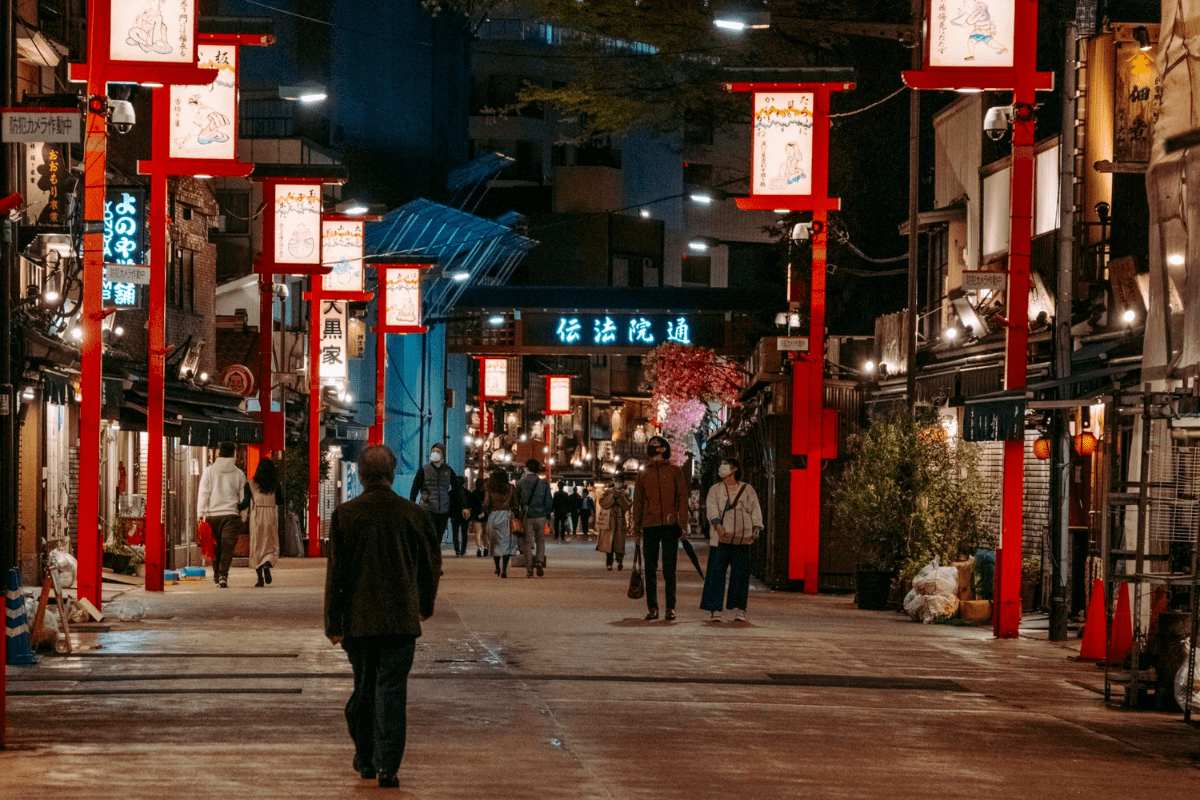 A Night in Asakusa: A Quiet Night Walk in Tokyo • Nomad's Nocturne